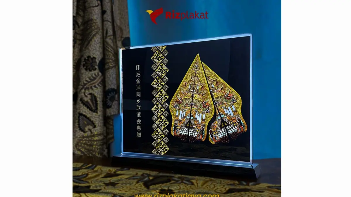 Cari Souvenir Elegan? Riz Plakat Pusat Pembuatan Plakat Akrilik Custom ...