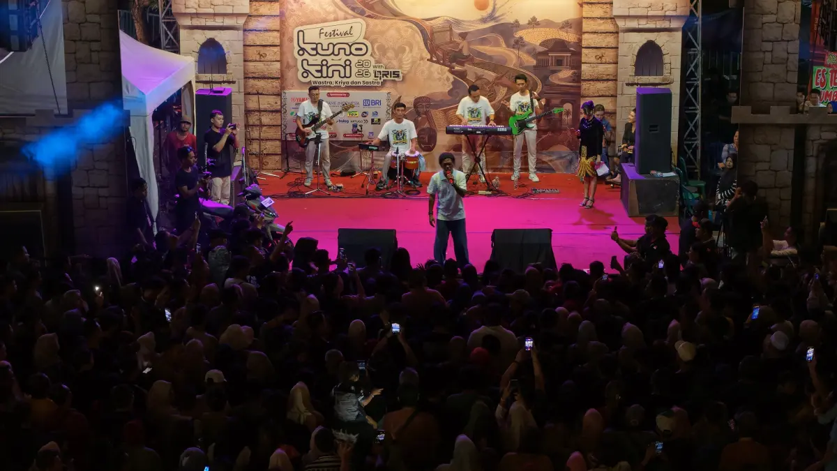 Ribuan Pengunjung Kuno-Kini Joget Bareng Cak Sodiq, Bawakan Empat Lagu ...