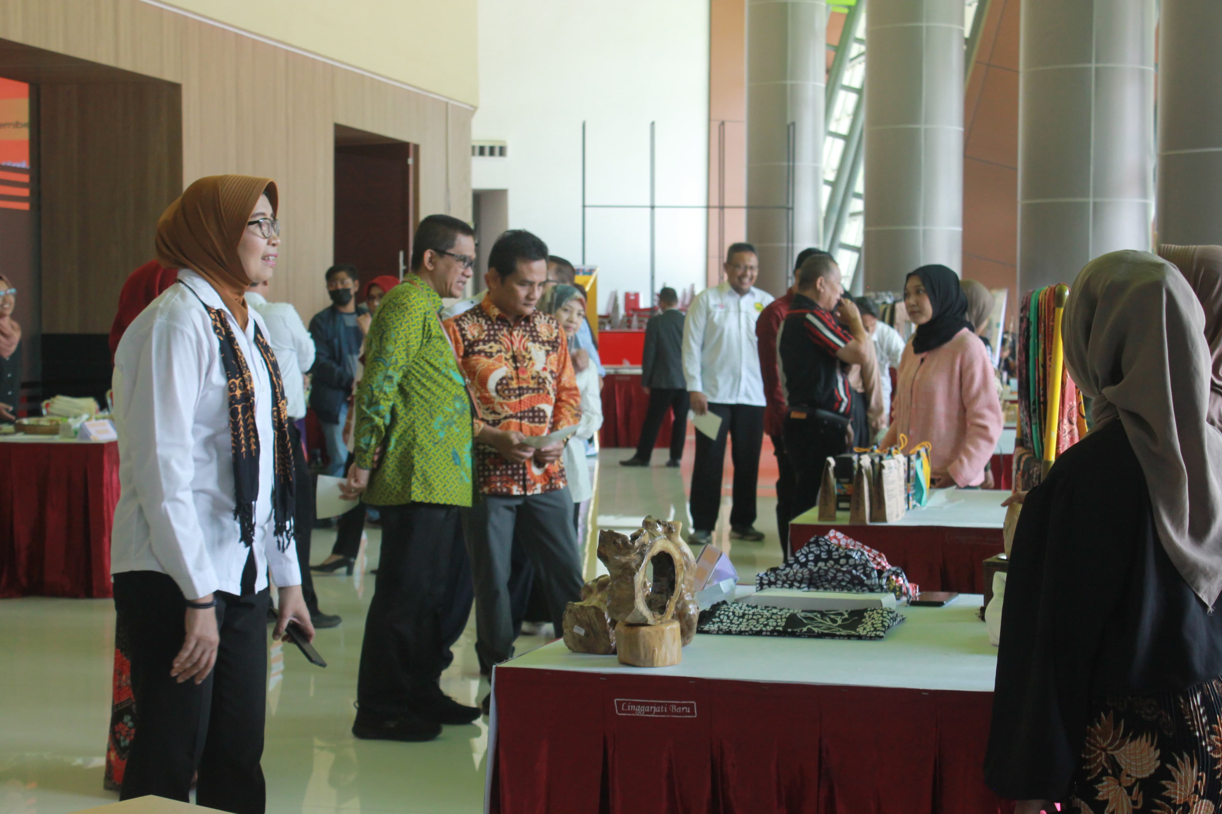 Libatkan UMKM Desa Hingga Teman Disabilitas, Kolaborasi HIMAKES dan ...