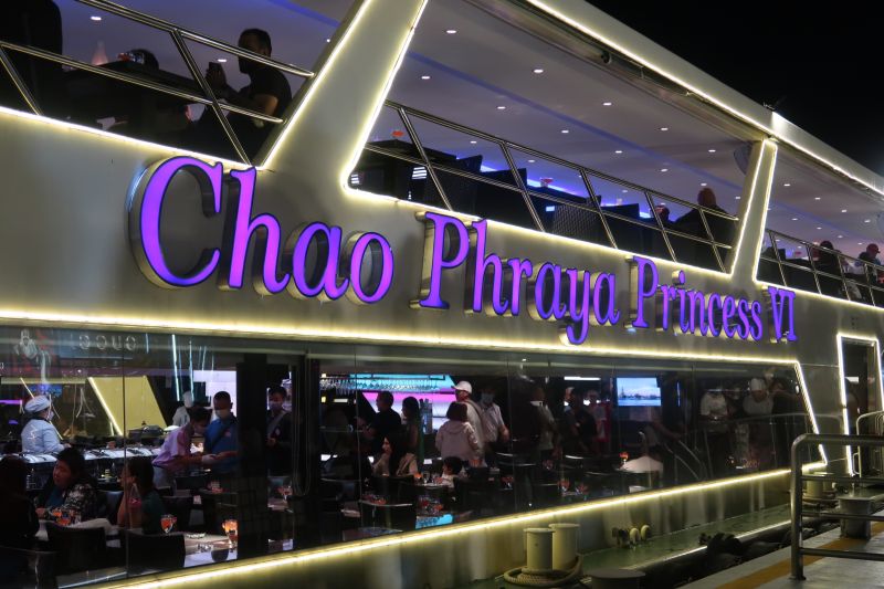 Keindahan Bangkok Tawarkan Santap Malam Membelah Sungai Chao Phraya