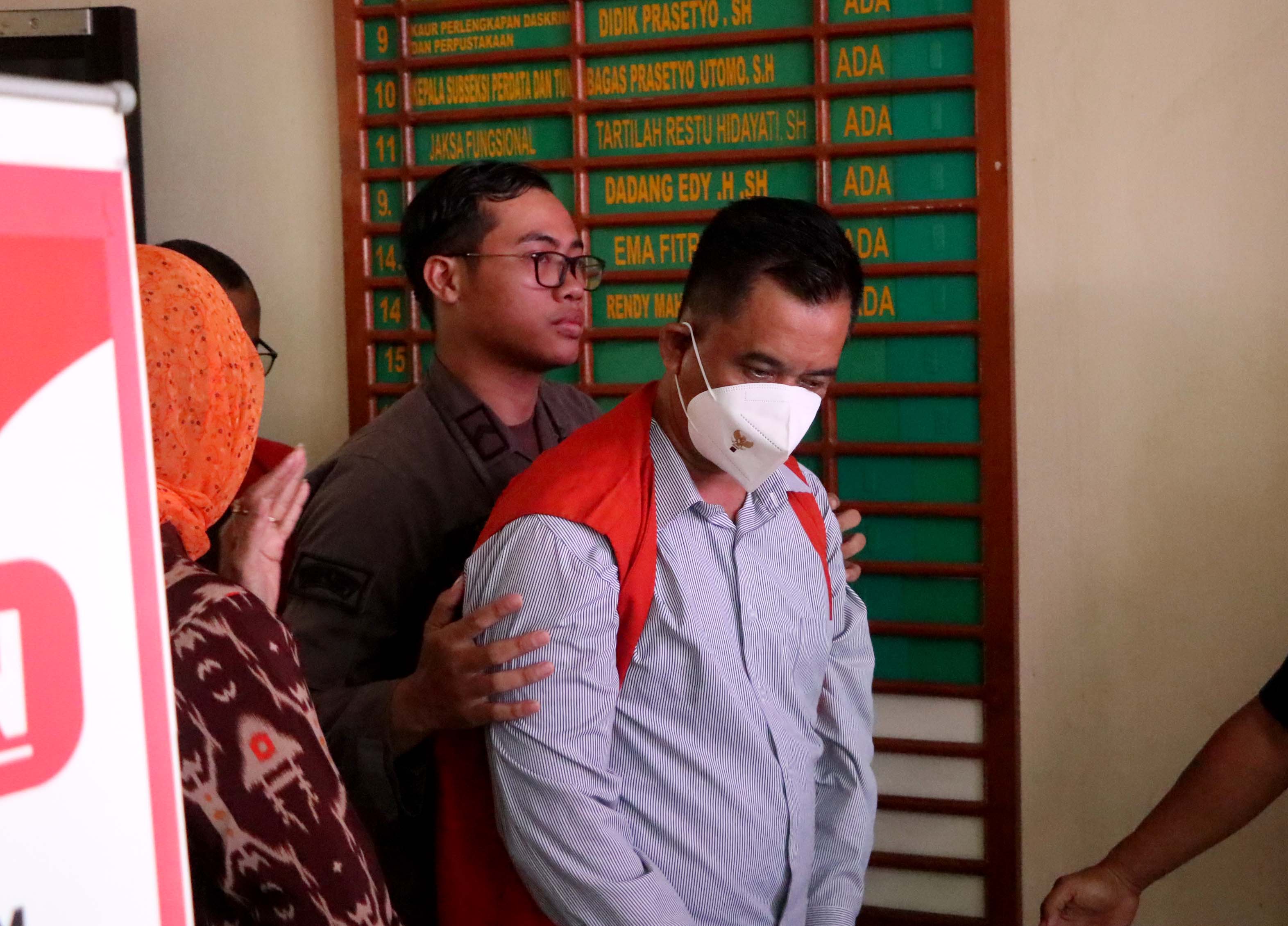 Lakukan Pungli Surat Segel Tanah Program PTSL, Dua Oknum Perangkat Desa ...