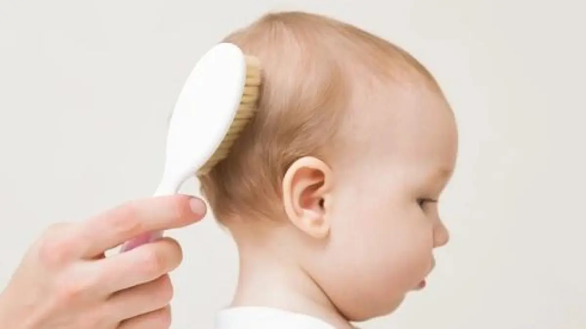 Cara Mengatasi Rambut Rontok pada Bayi & Rekomendasi Produk Terbaik