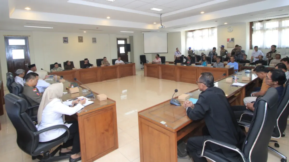 Usai Didemo Warga, DPRD Magetan Bentuk Tim Terpadu Cek Tambang Sayutan