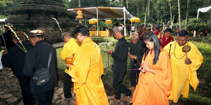 Lima Majelis, 250 Umat Buddha Malang Raya Rayakan Waisak 2025 di Candi ...