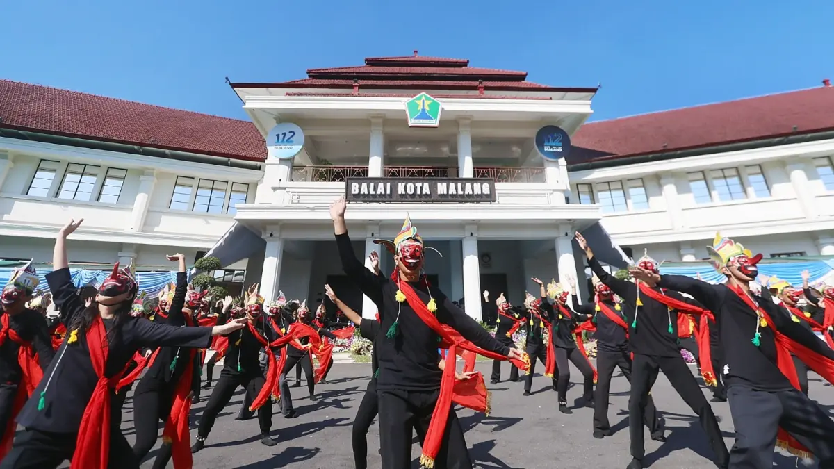 100 Pelajar SMP Katolik Santa Maria 1 Malang Semarakkan Hari Lahir ...