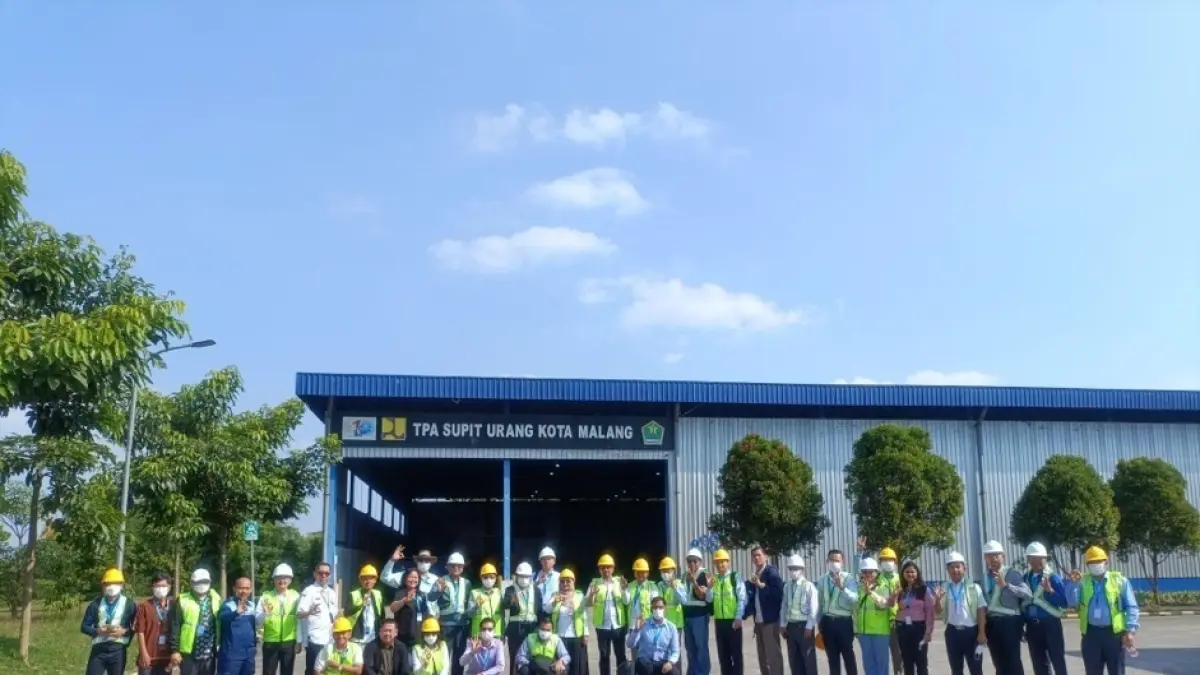 Delegasi Kamboja Belajar Pengelolaan Sampah di TPA Supit Urang