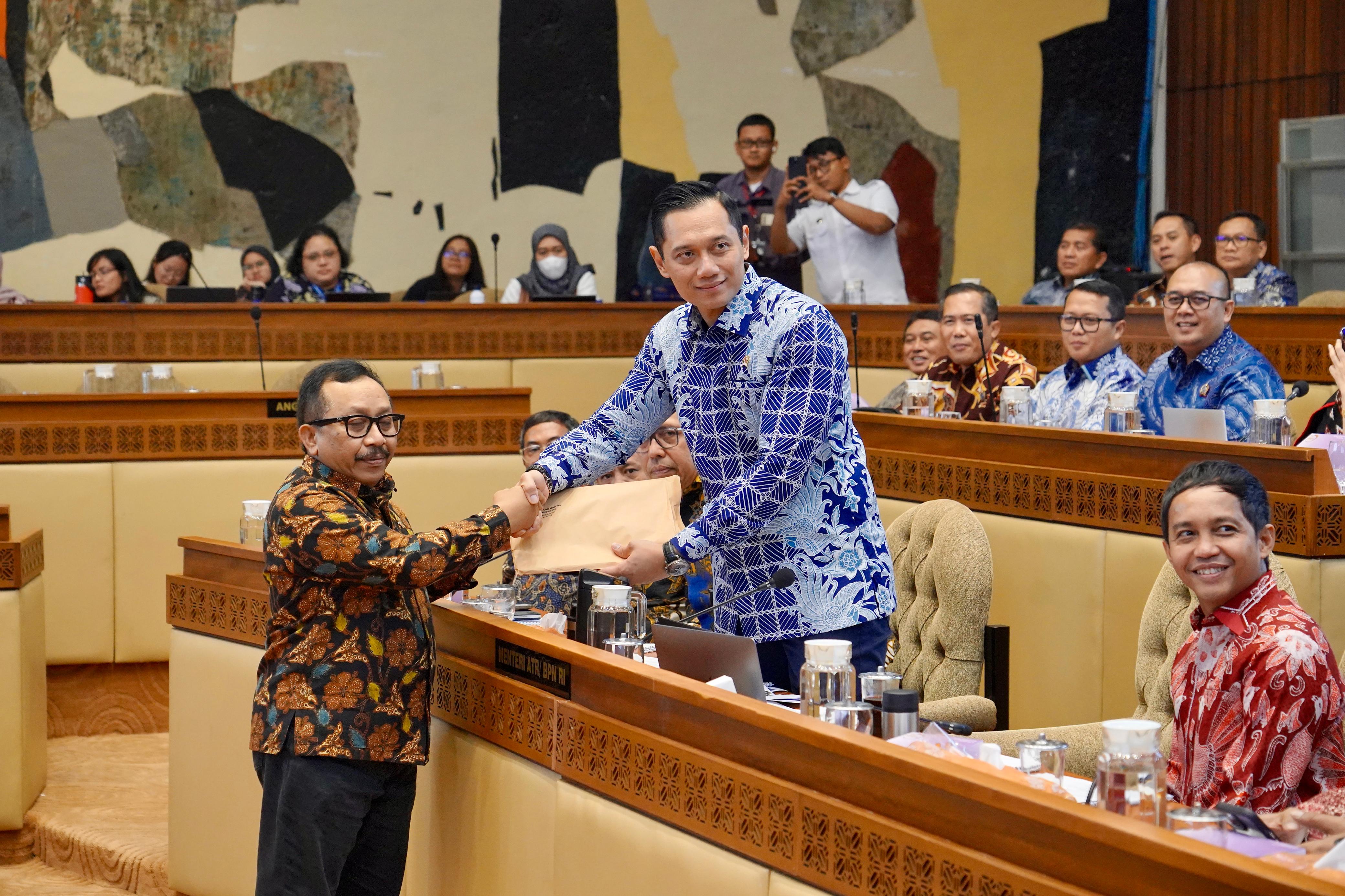 Komisi II DPR RI Setujui Pagu Anggaran Kementerian ATR/BPN Tahun 2025 ...