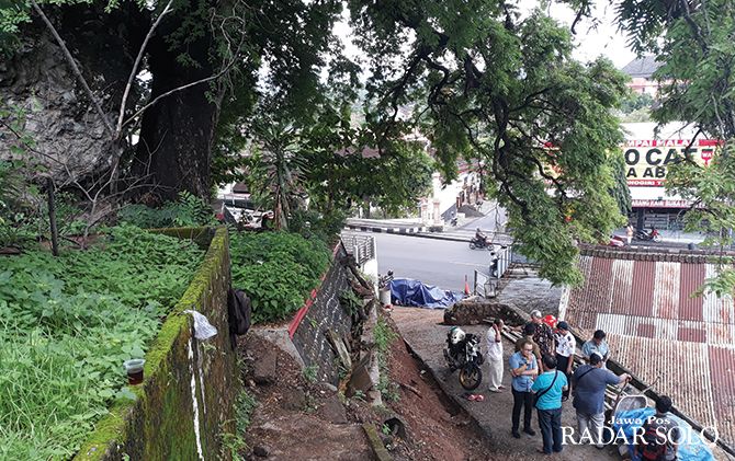 Tebing Taman Plintheng Semar Kritis, Ikon Batu Raksasa Rawan Longsor