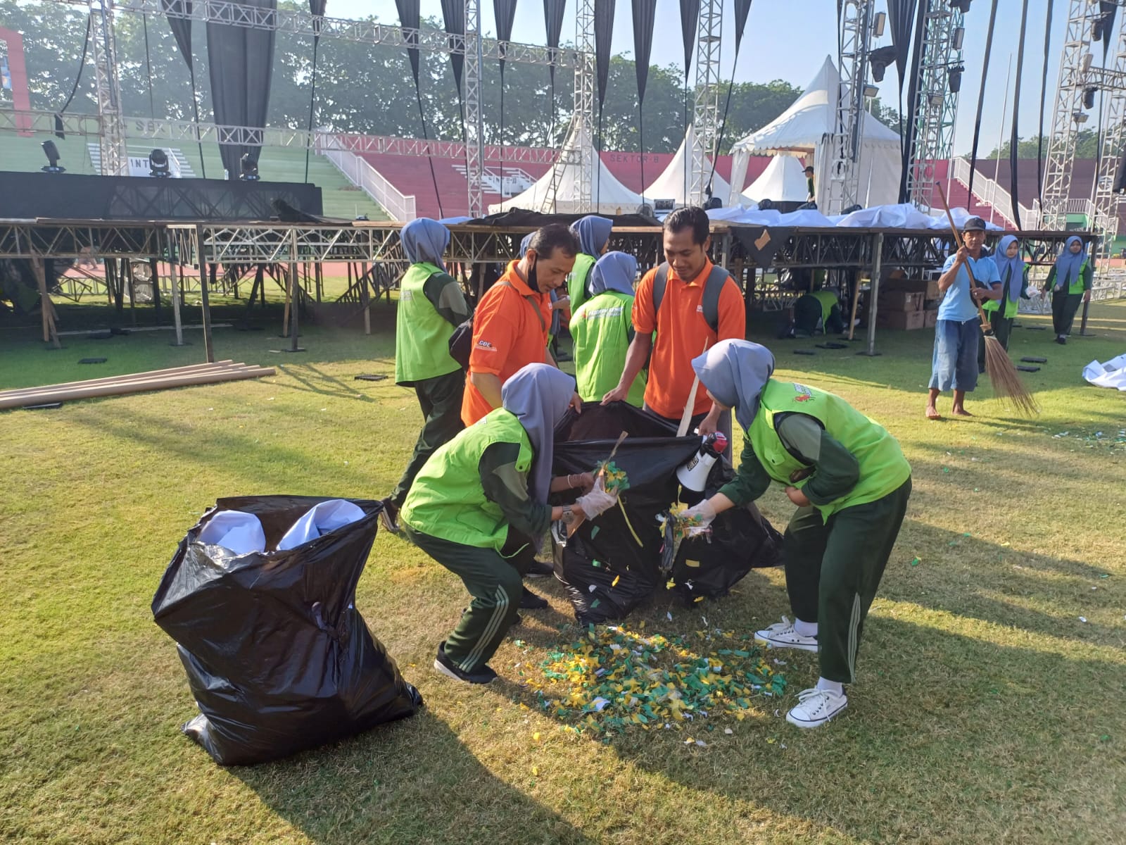 Gerak Cepat Pasukan Semut SMK YPM 8 Sidoarjo dalam Porprov VIII