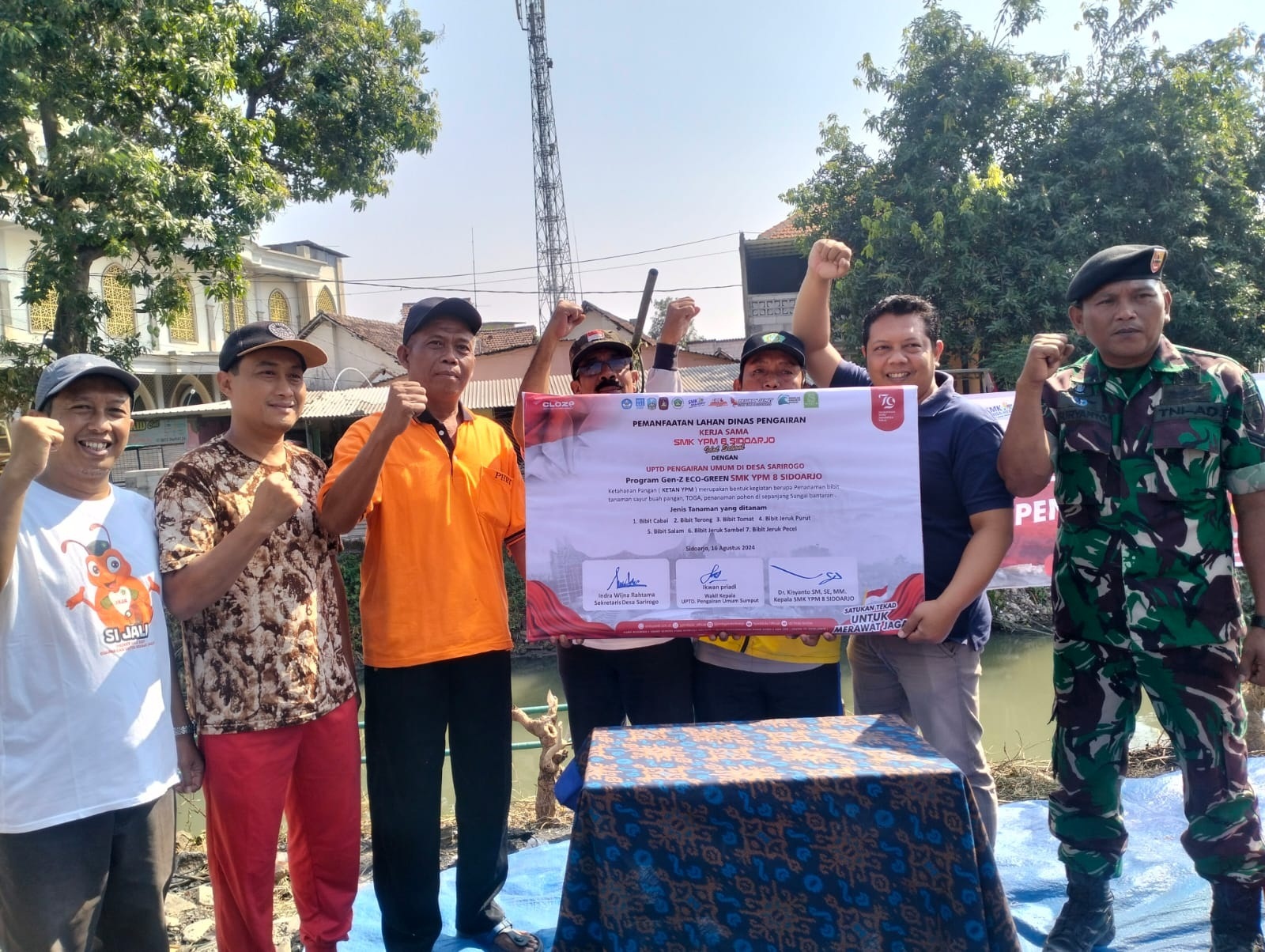 Siswa SMK YPM 8 Sidoarjo Bentangkan 79 Meter Bendera Merah Putih dan ...