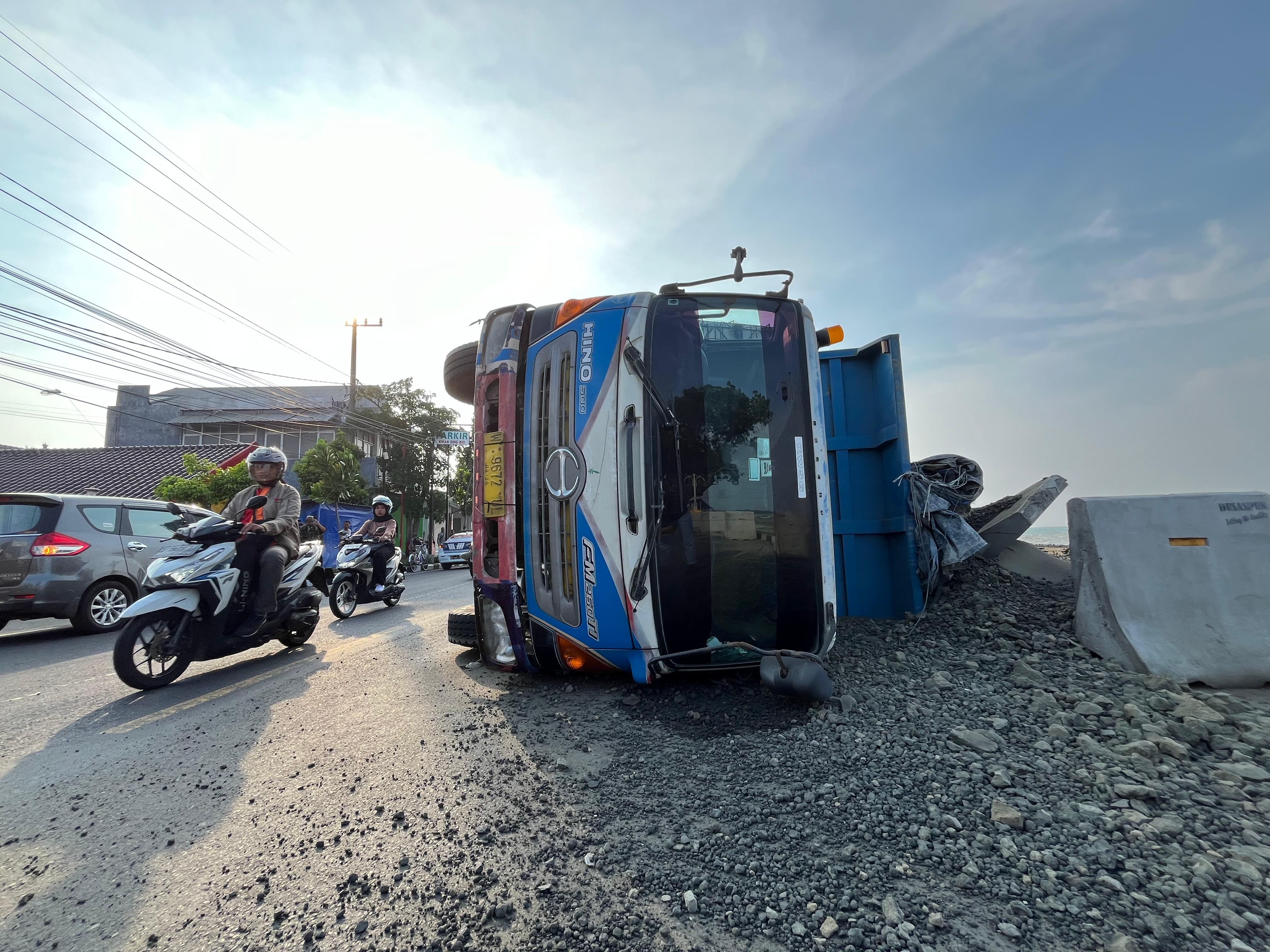 Dua Insiden Kecelakaan di Jalan RE Martadinata, Truk Pengangkut Kricak ...