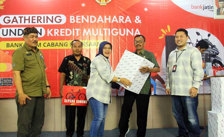 Semarak Gathering Bendahara dan Undian KMG Bank Jatim Cabang Kraksaan ...