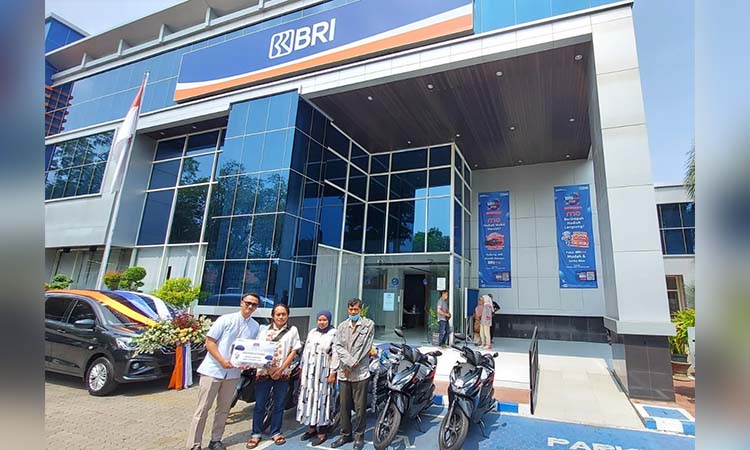 Apresiasi Nasabah, BRI Pasuruan Serahkan Hadiah Mobil All New Ertiga ...