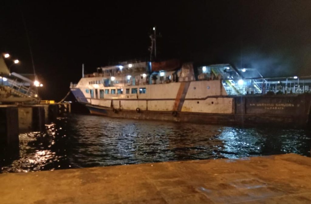 Libatkan KMP SMS Swakarya, KMP Gerbang Samudera 2 Berhasil Dievakuasi ...