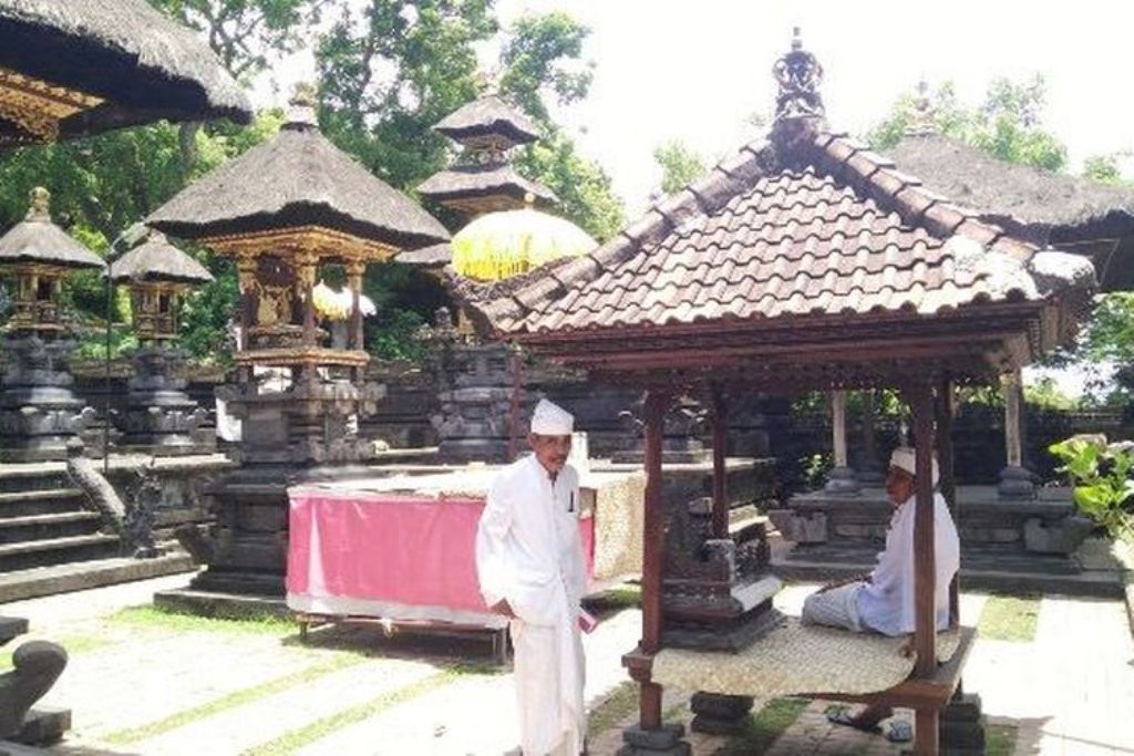 LOKASINYA TAK TERDUGA! Pura Pucak Sari: Tempat Suci Hindu Bali untuk ...