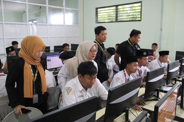 Tryout ANBK MAN 2 Jombang Lancar, Jadi Sarana Memberi Tambahan Wawasan ...