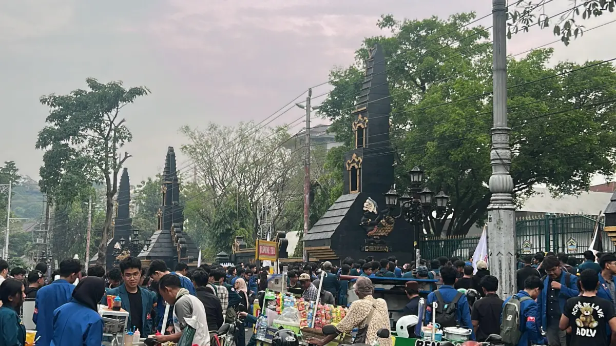 Aksi Demo Mahasiswa Undip Semarang: Tuntut Program MBG Dihentikan