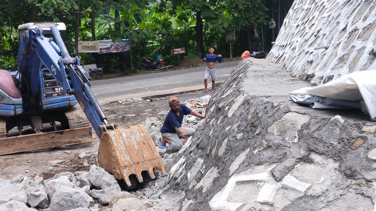 Jalur Penyelamat di Kawasan Sigar Bencah Semarang Retak, Diduga karena Ini
