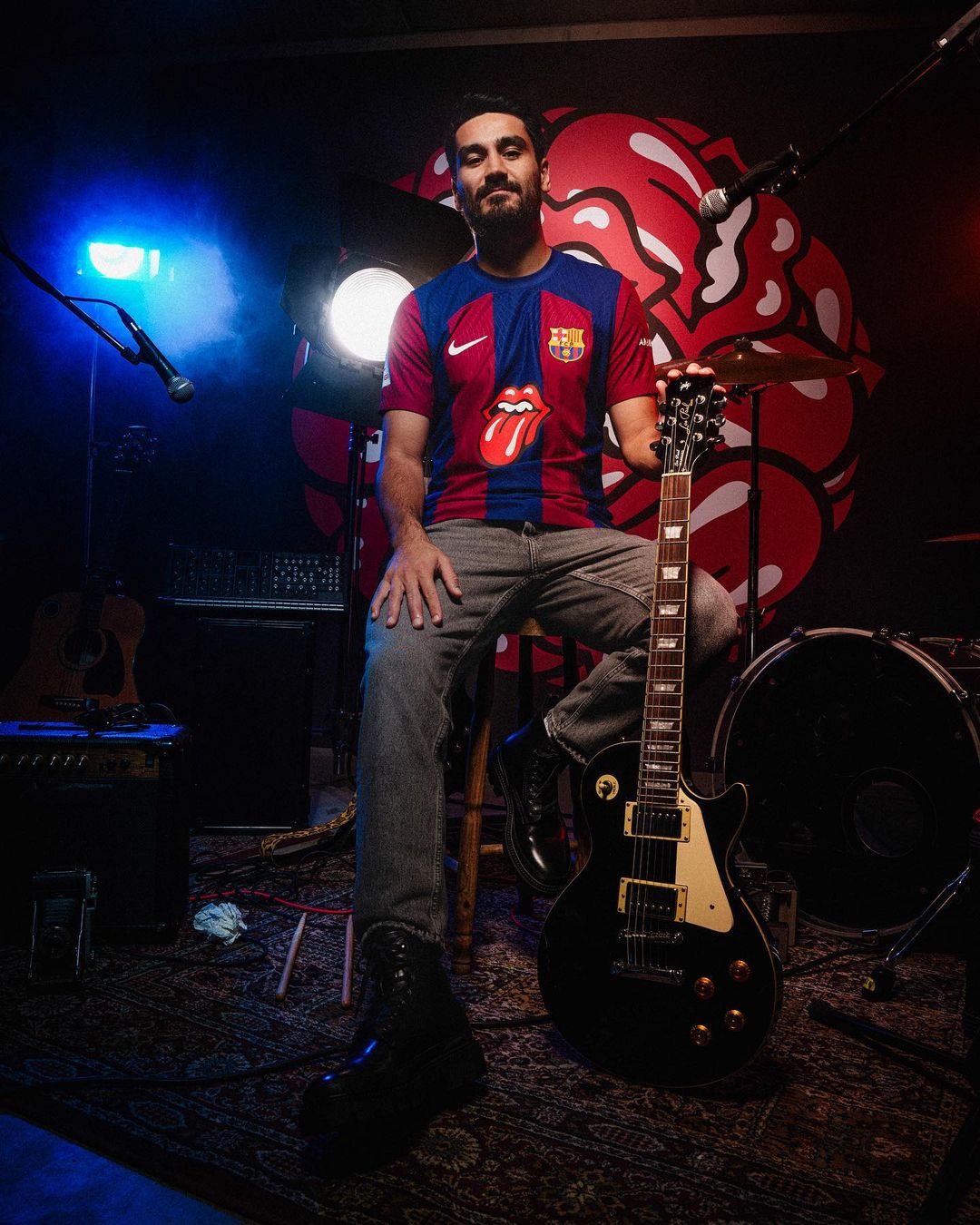 Mahal! Dibanderol Puluhan Juta, Jersey Barcelona Edisi The Rolling ...